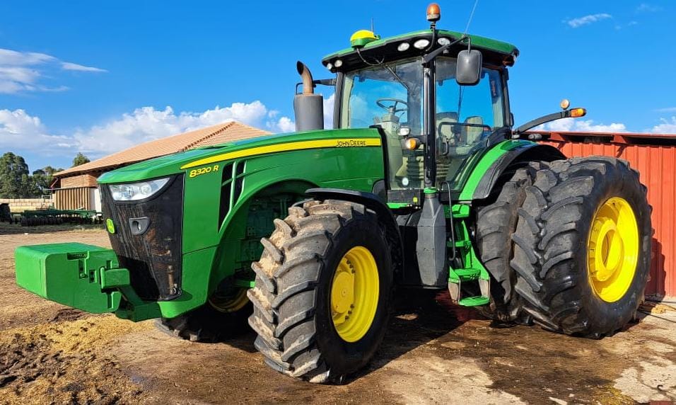 John Deere 8320R - Farmer Trade