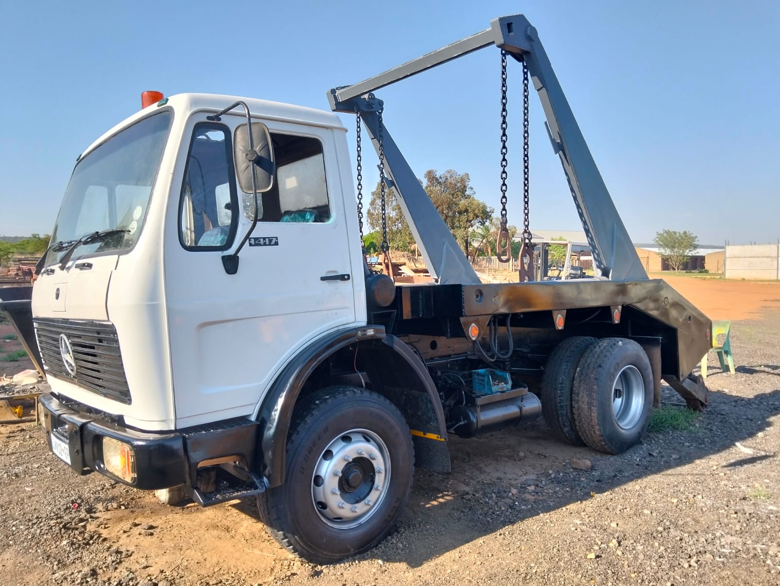 Mercedes Benz Bin Truck 1417 - Farmer Trade