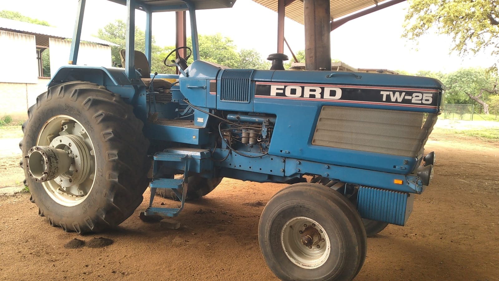 Ford TW25 2wd tractor - Farmer Trade