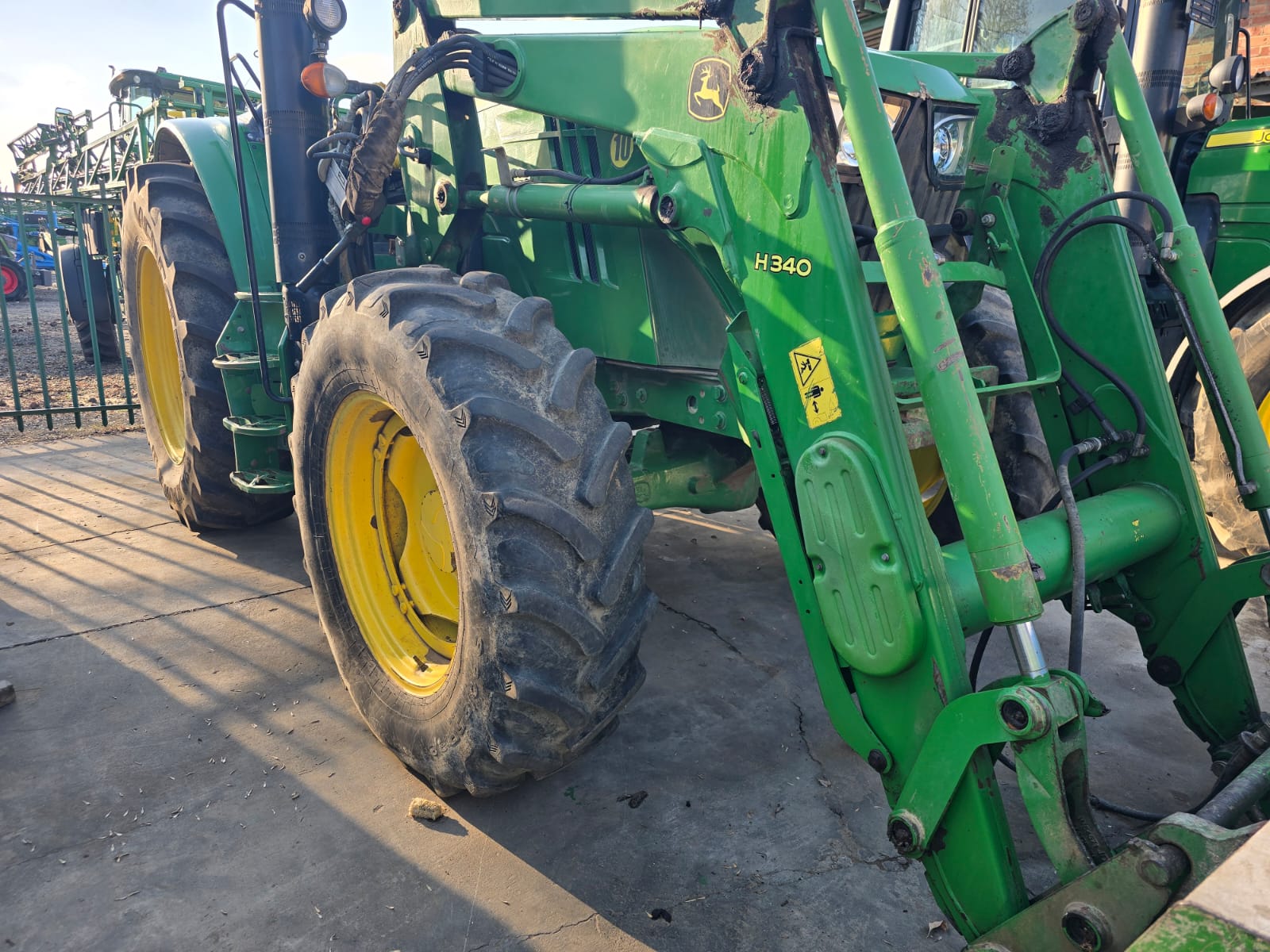 JD 6110 M met laaigraaf - Farmer Trade