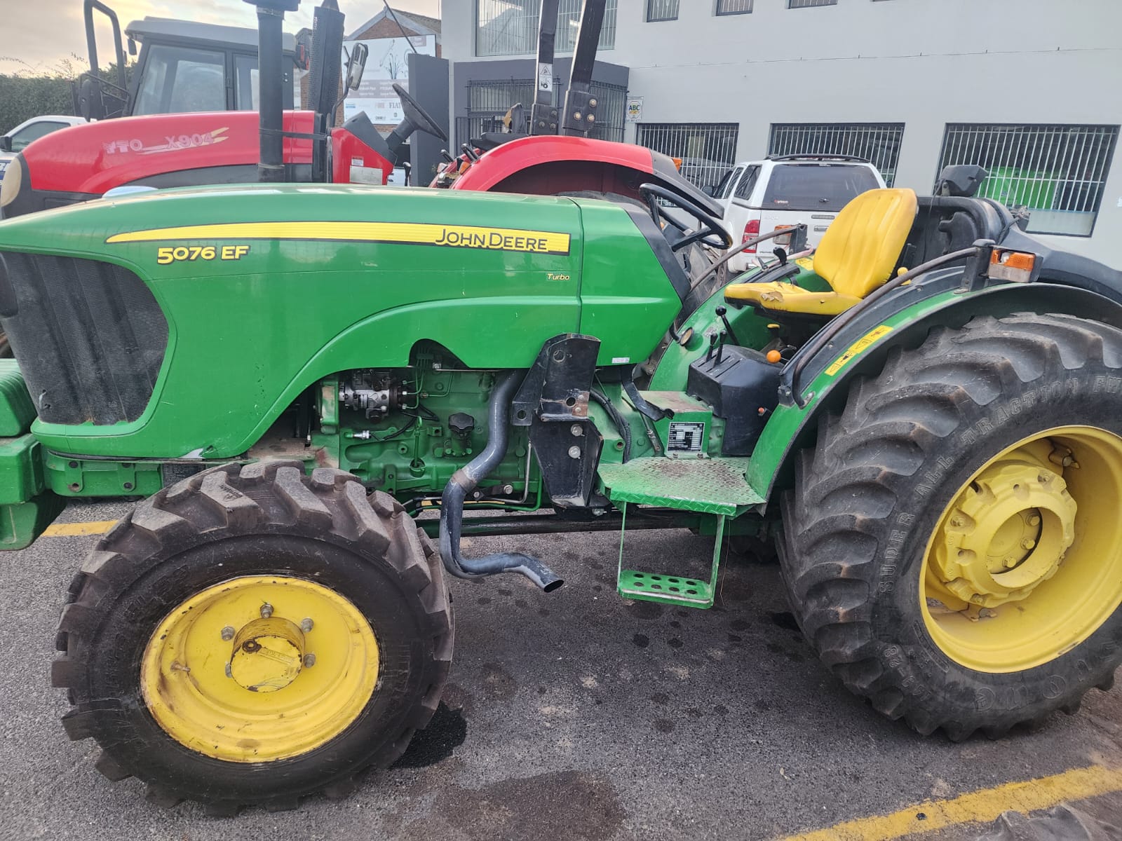 John Deere 5076 EF Tractor - Farmer Trade