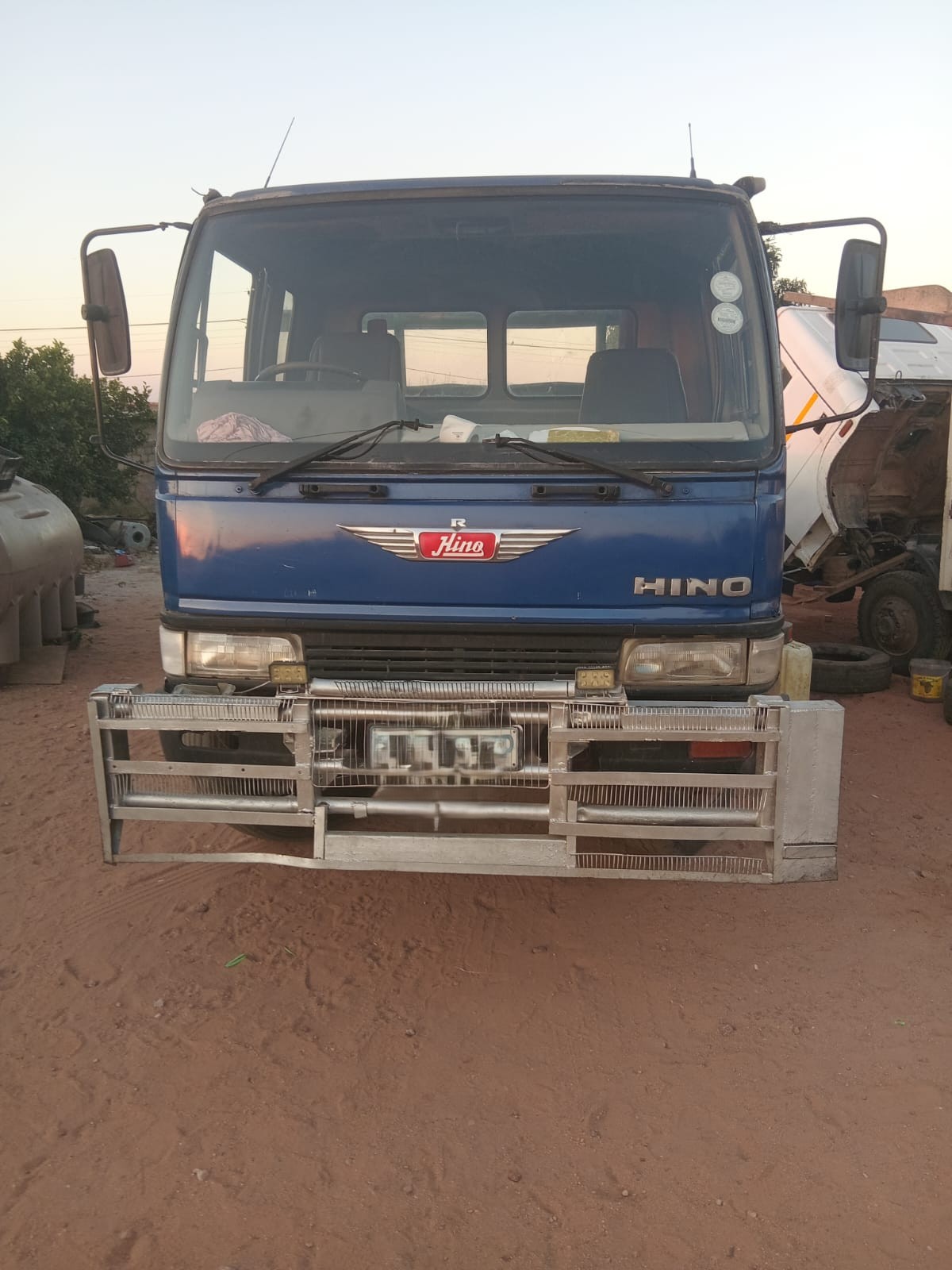 Hino 8 ton dropside - Farmer Trade