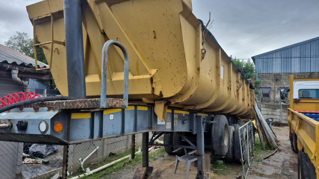 Top trailer 25 cube sloper - Farmer Trade