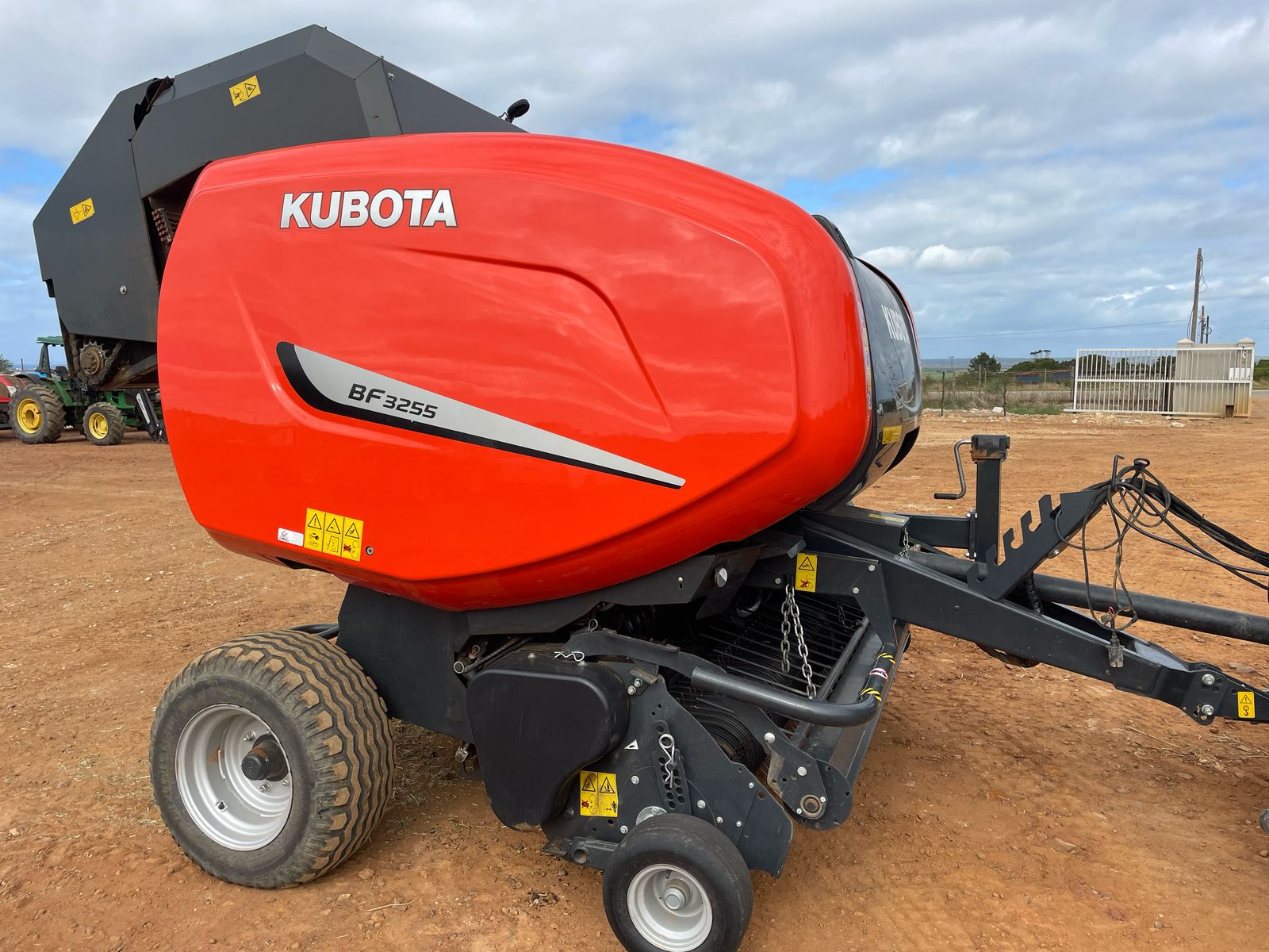 Kubota baler - Farmer Trade