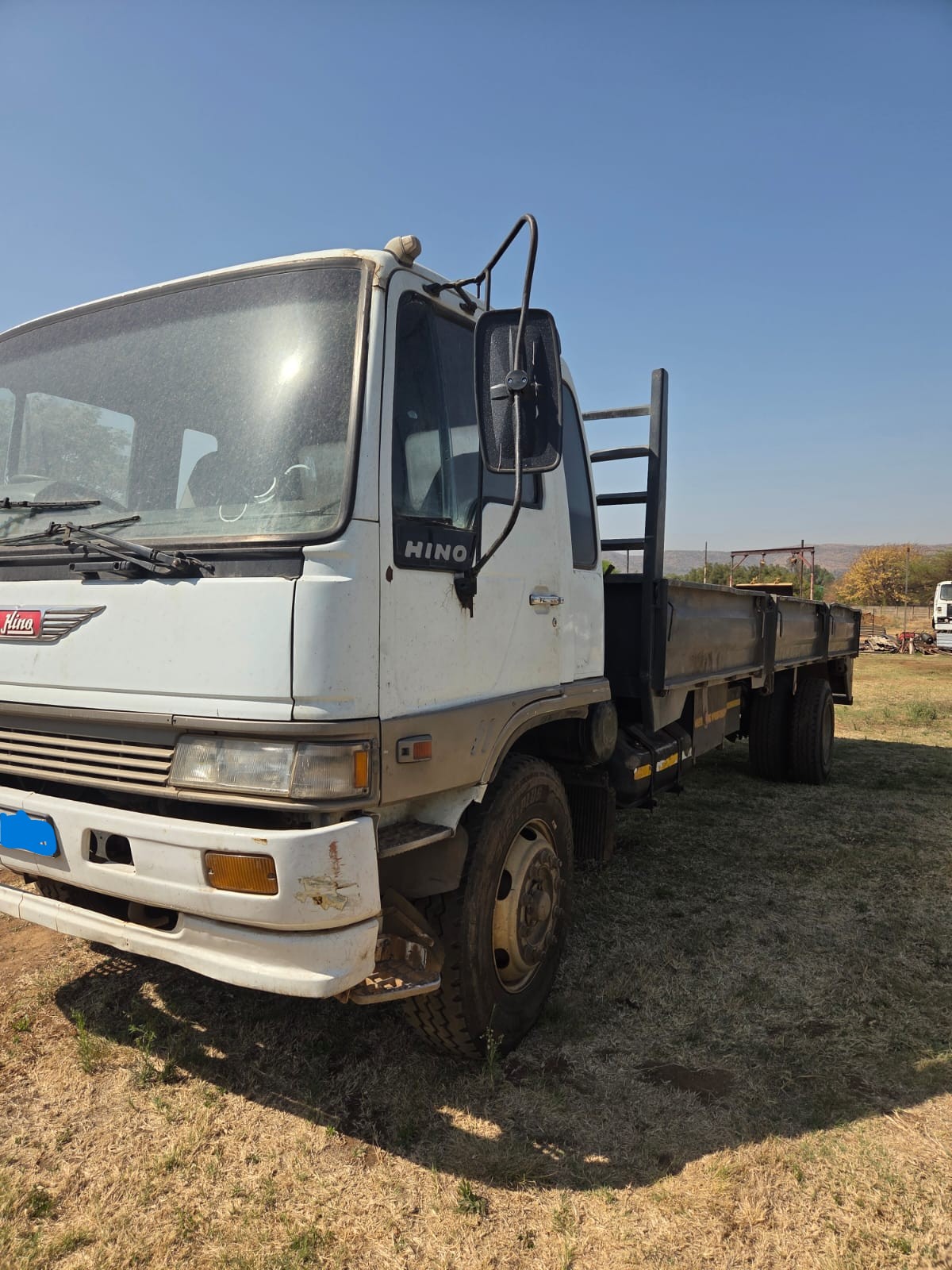 Hino Ranger 8 Ton dropside - Farmer Trade