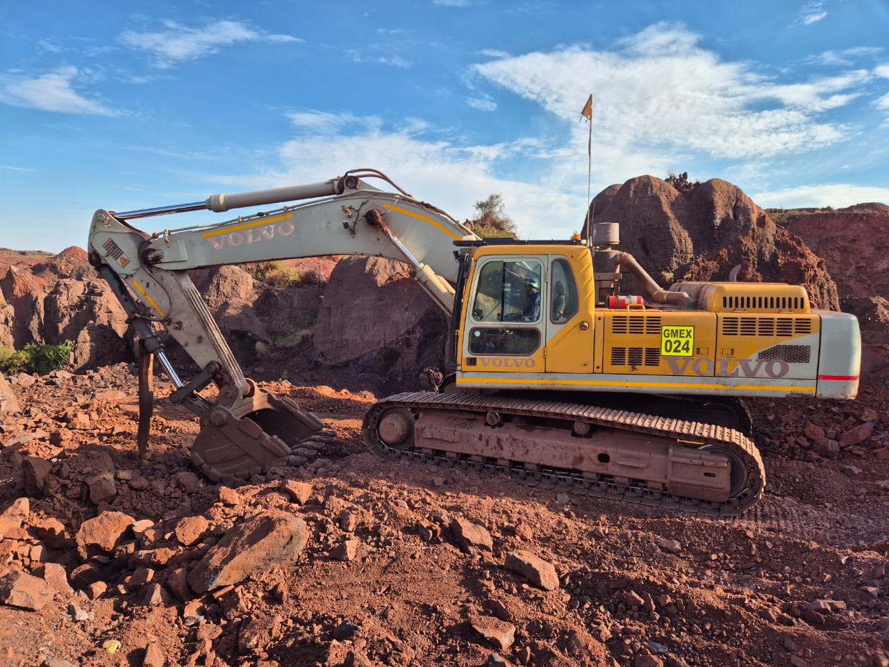 Volvo EC460 excavator - Farmer Trade