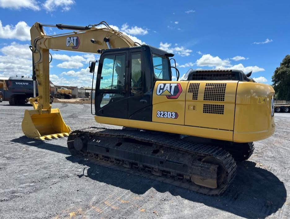CAT 323D3 - Farmer Trade
