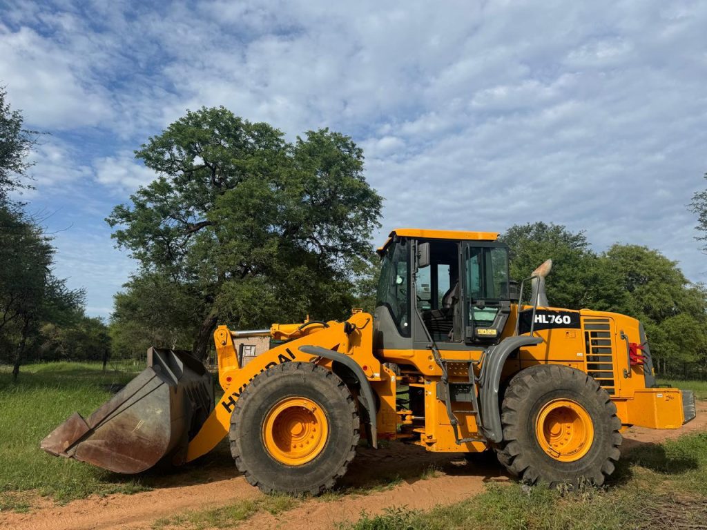Hyundai HL760 Front End Loader - Farmer Trade